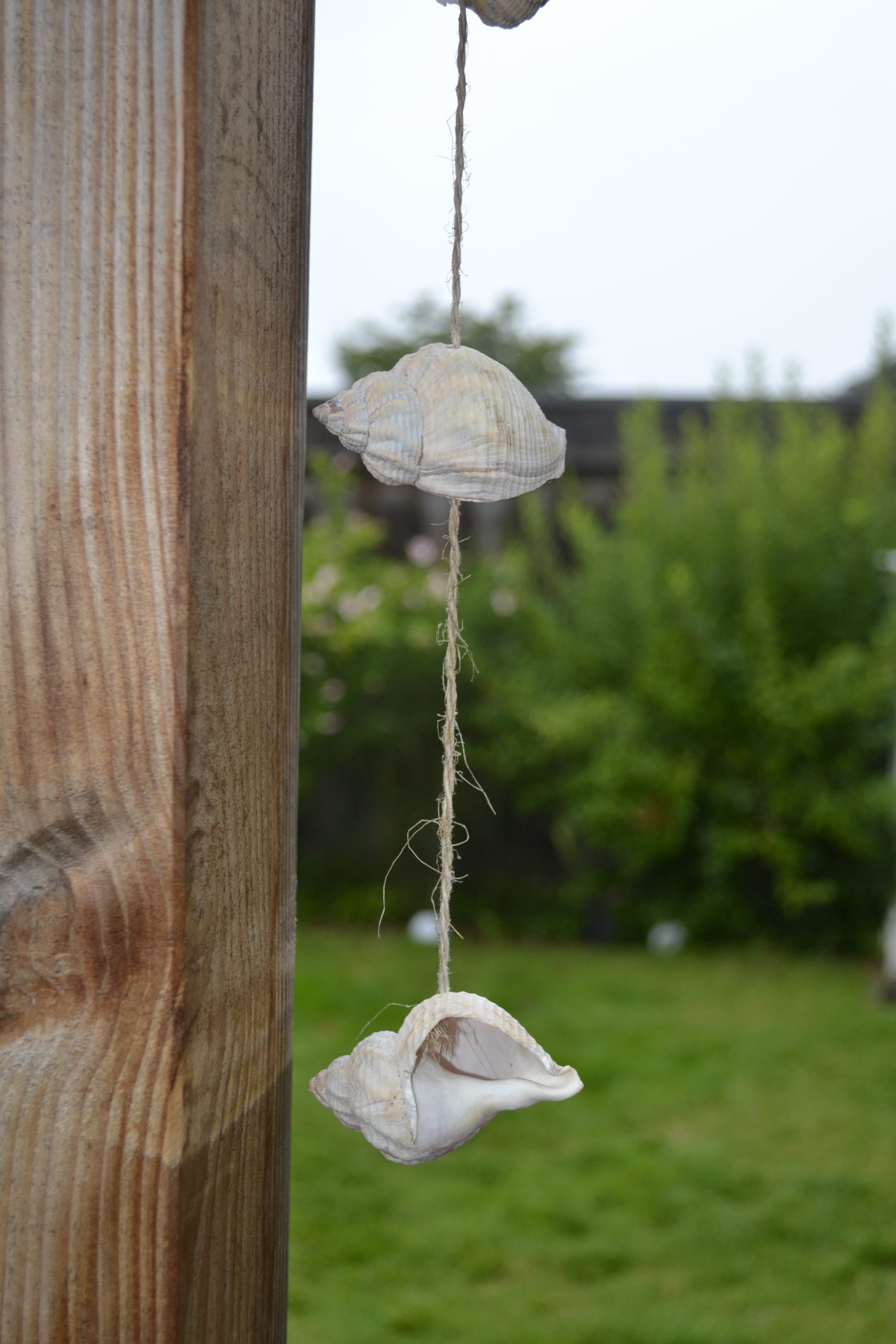 Ein Windspiel aus Muscheln basteln - Urlaub mit Kindern in Dänemark